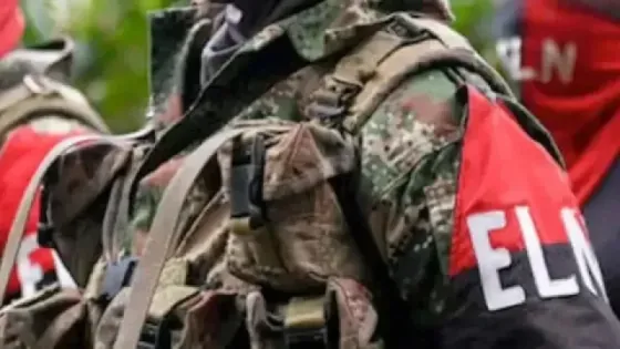 Instalan una bandera del ELN en Bogotá | KienyKe